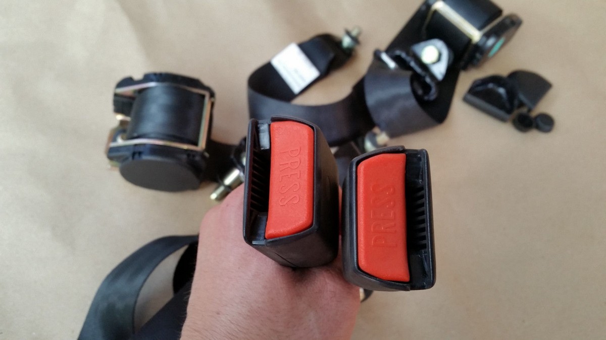 UNIVERSAL AUTOMATIC FRONT SAFETY SECURING SEAT BELTS KIT | Classic ...